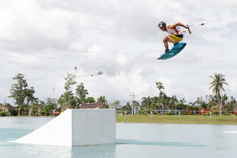 Le complexe de wakeboard de renommée mondiale : CWC (Camsur Watersports ...